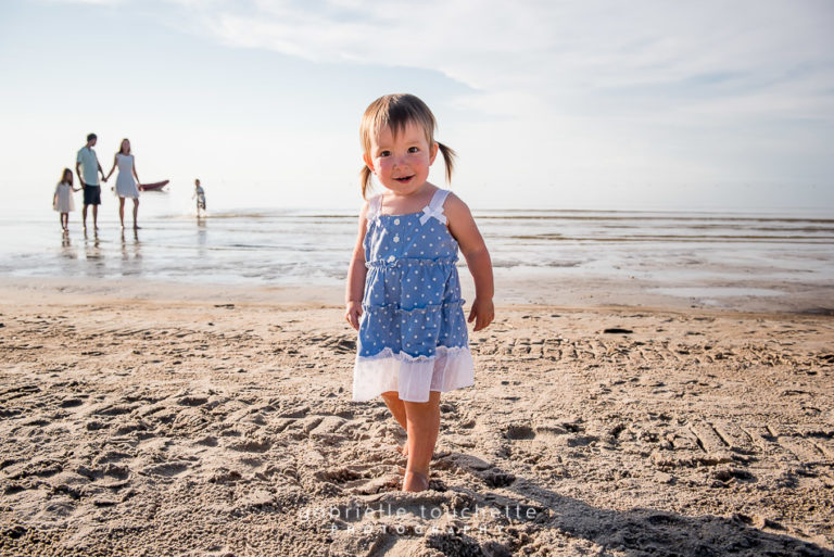 Klassen Family Photos at Grand Beach - Gabrielle Touchette Photography